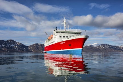 Arctic Cruise Ships | Swoop Arctic